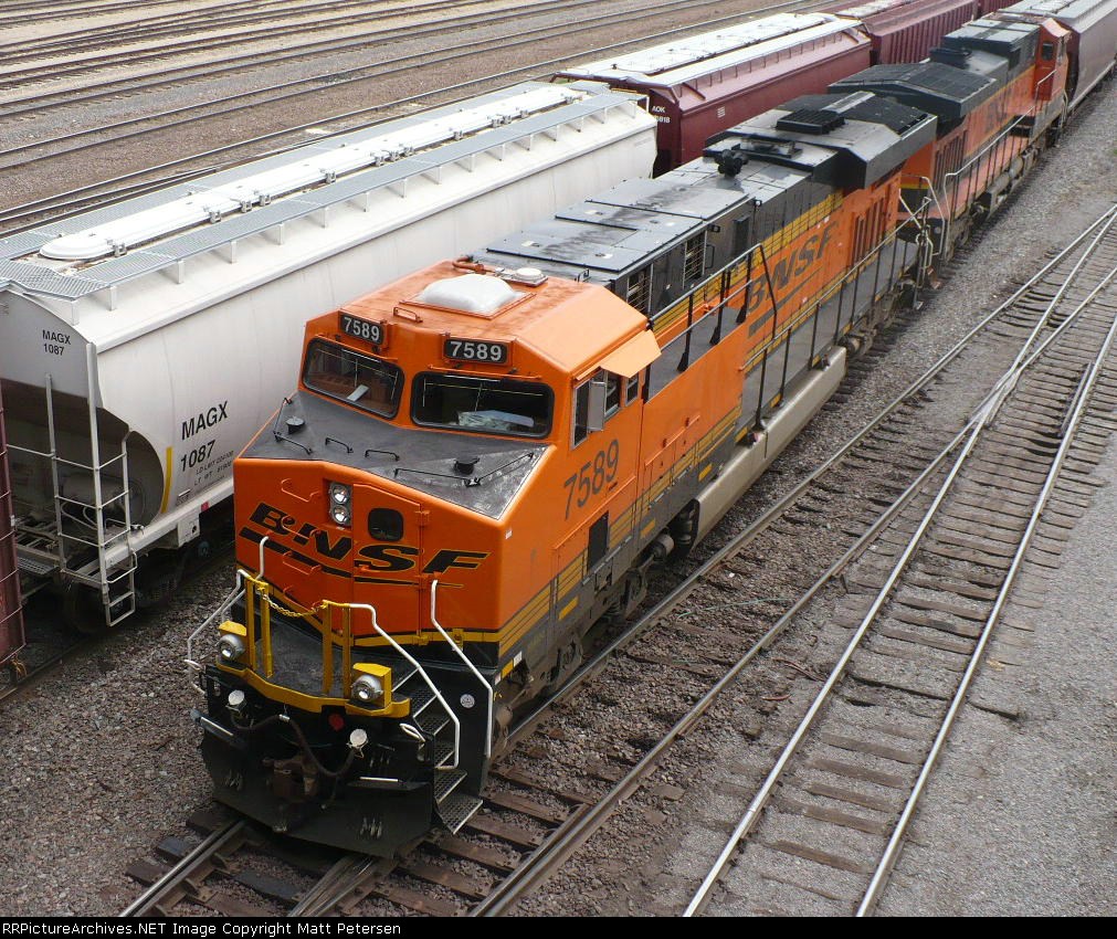 BNSF 7589
